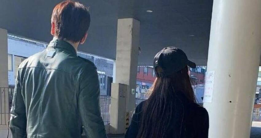 逛街驚見高顏值情侶！轉過來竟是「演藝圈好感度最佳巨星夫妻」22公分身高差超萌 - zx | FUN01 創作分享