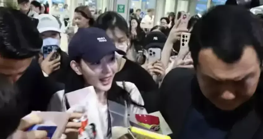 仁川機場設藝人專用道 Jennie曾被擠到哽咽 - zx | FUN01 創作分享